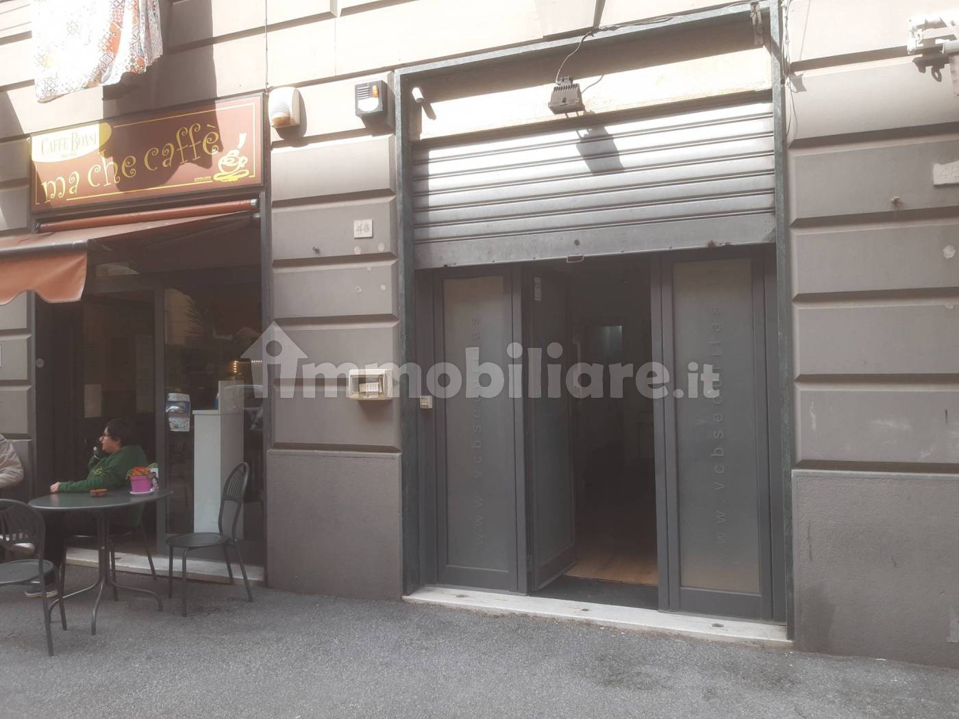 Locale commerciale in Vendita