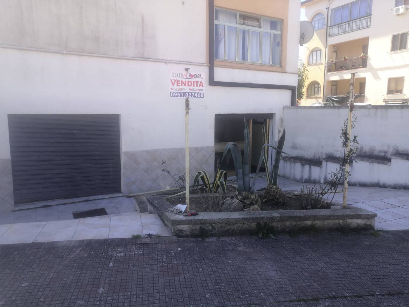 Locale commerciale in Vendita