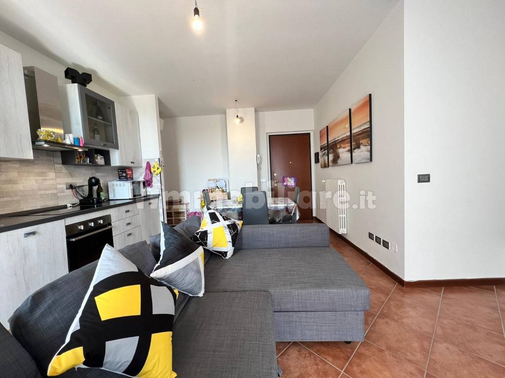 Trilocale via Roma, Centro, Comazzo