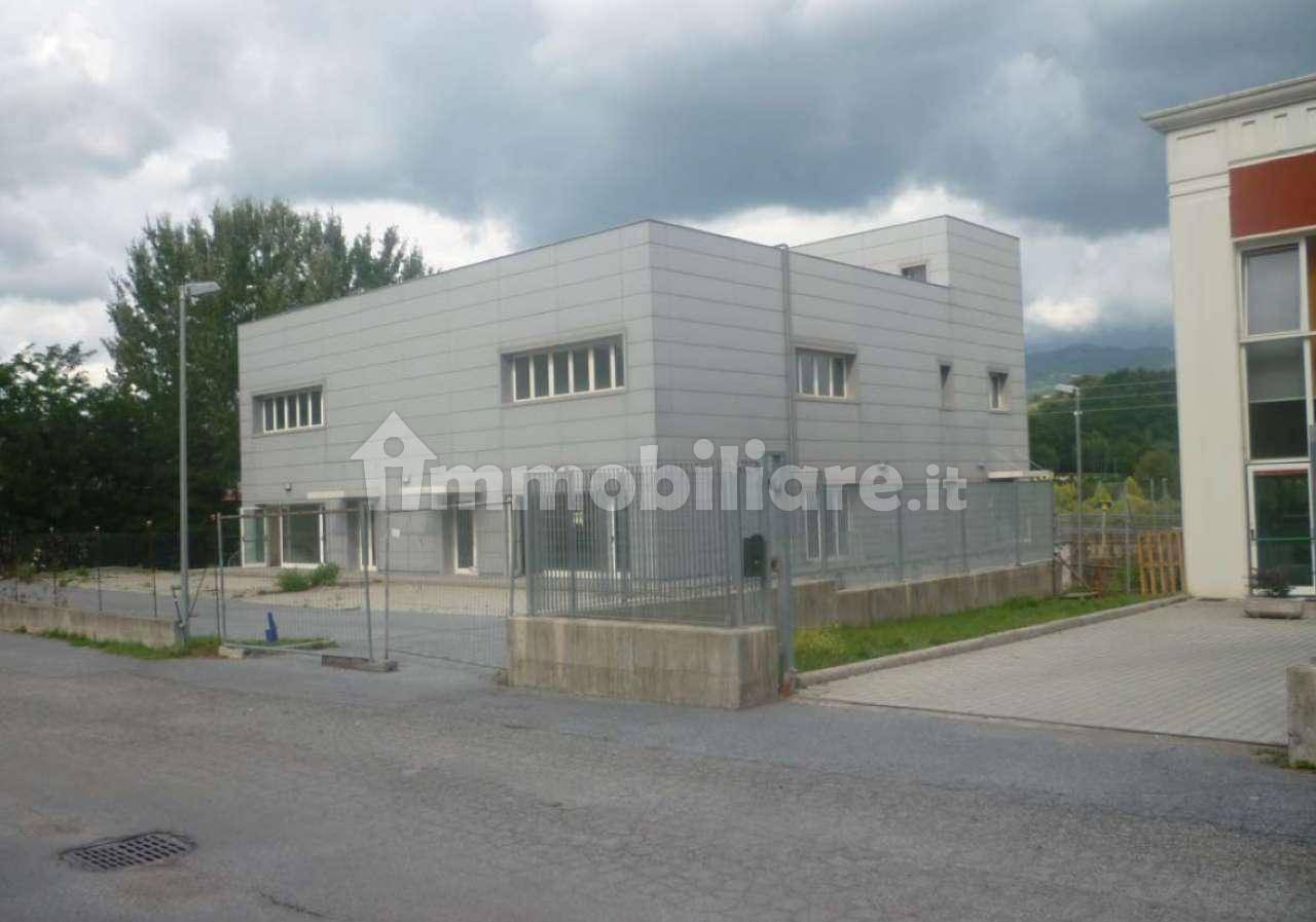 Locale commerciale in Vendita