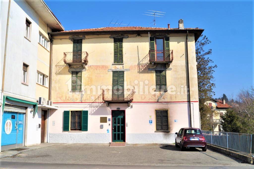 Locale commerciale in Vendita