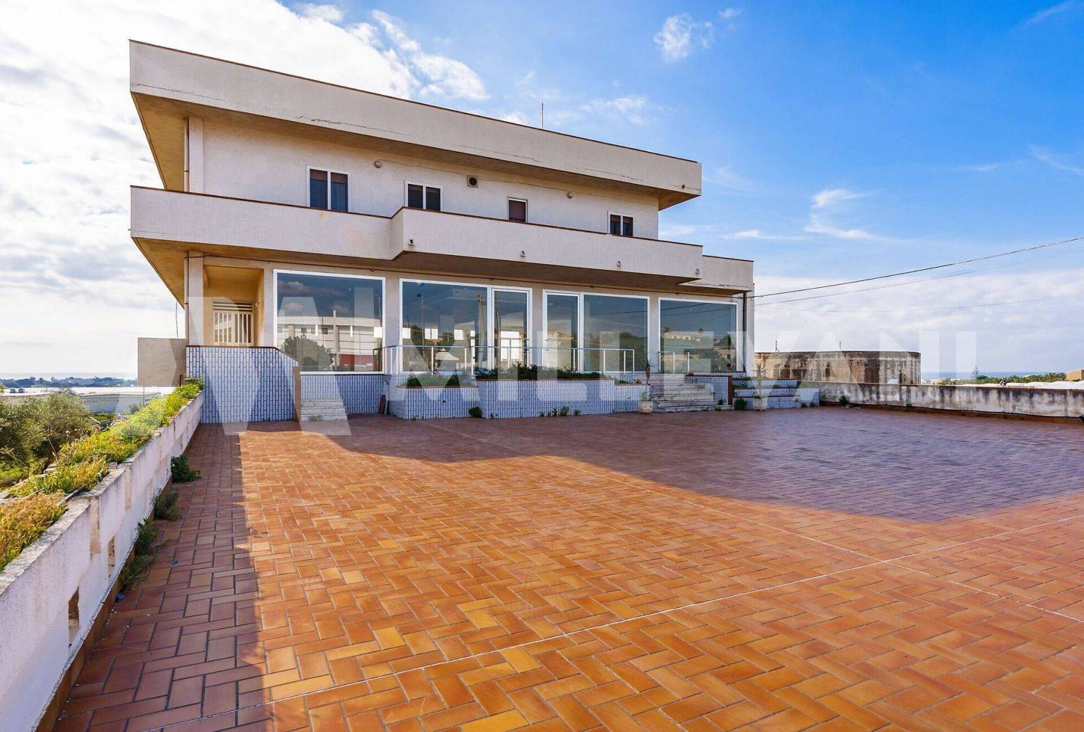 Locale commerciale in Vendita