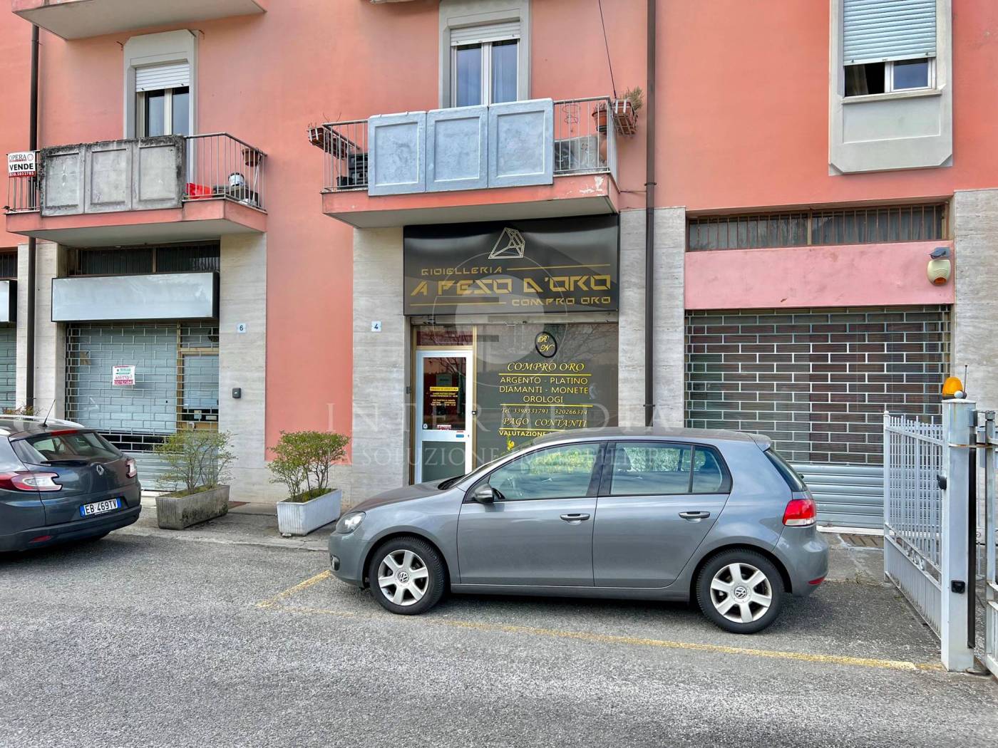 Locale commerciale in Vendita