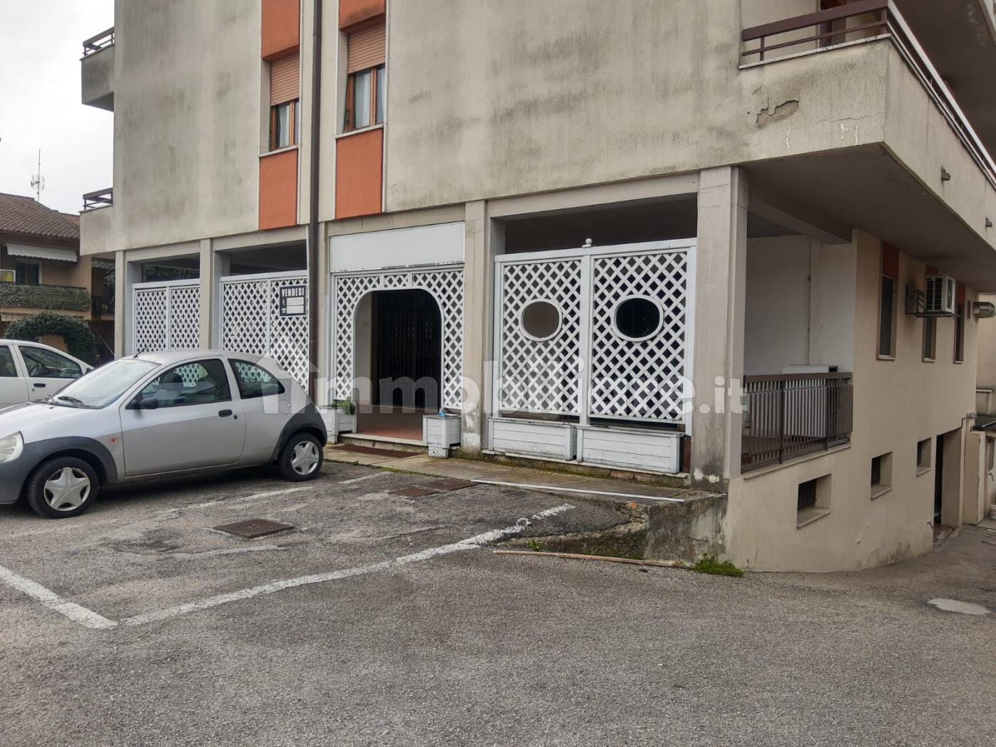 Locale commerciale in Vendita