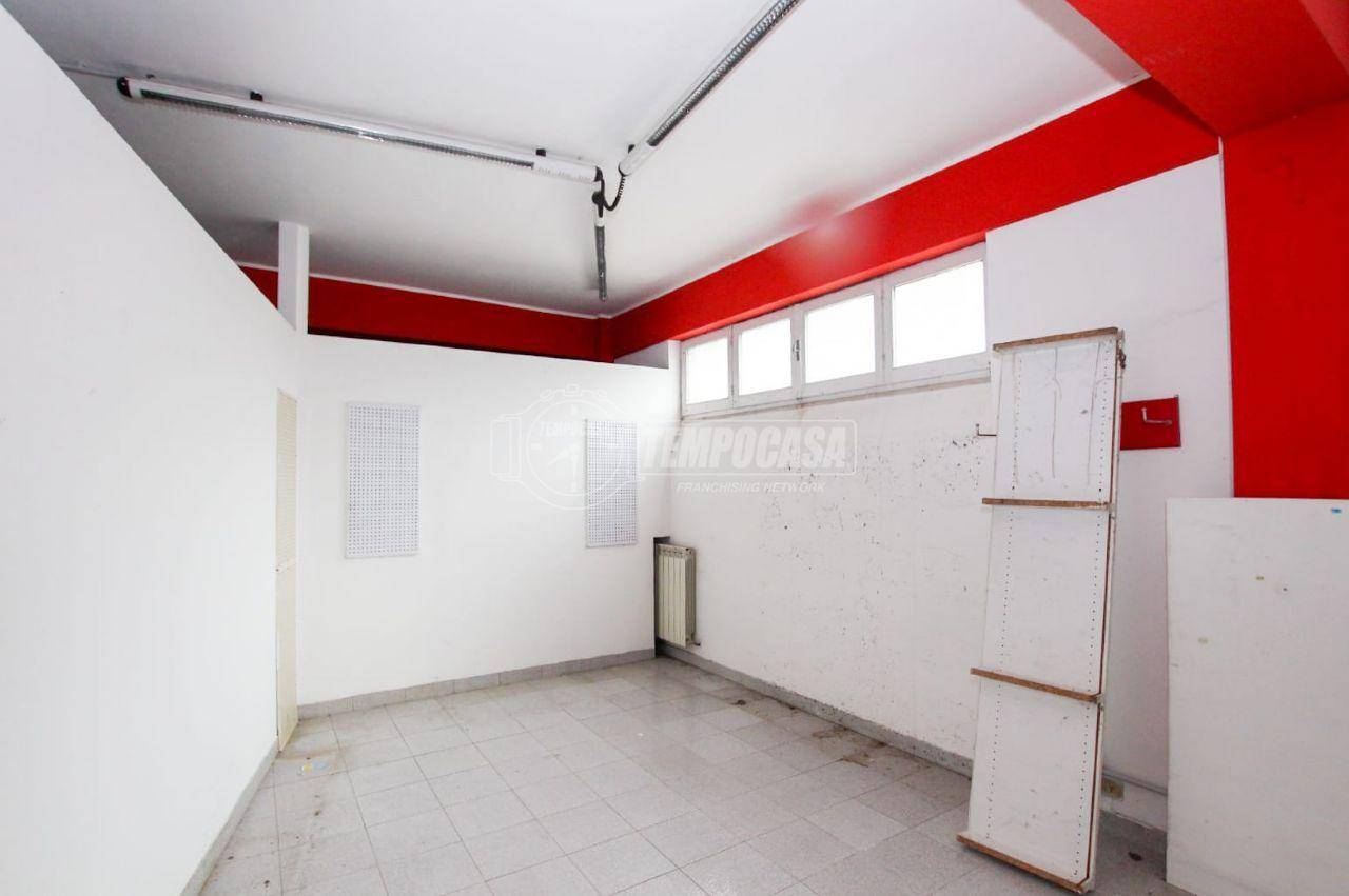 Locale commerciale in Vendita