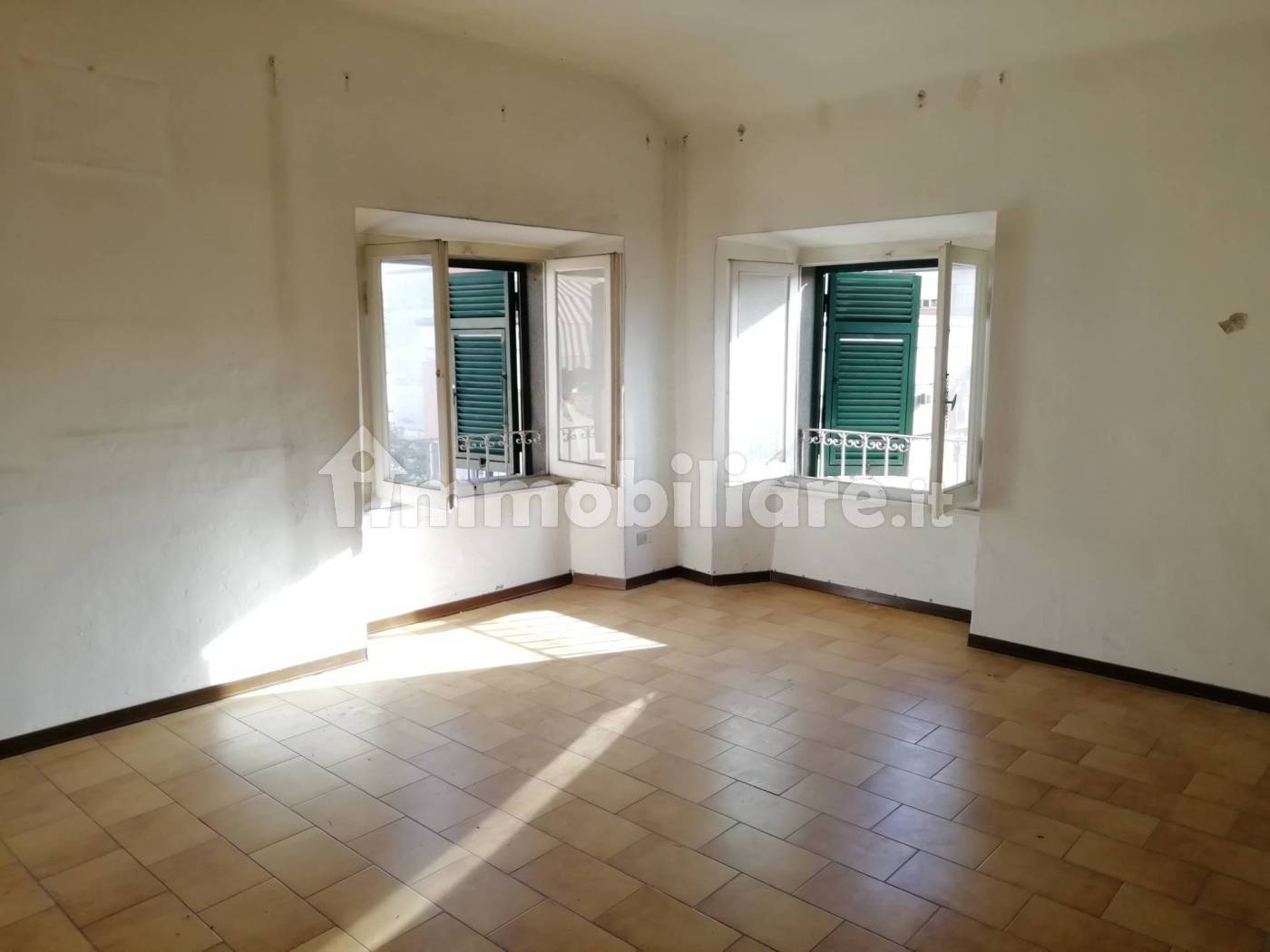 Quadrilocale via Isonzo 6, Centro, Massa