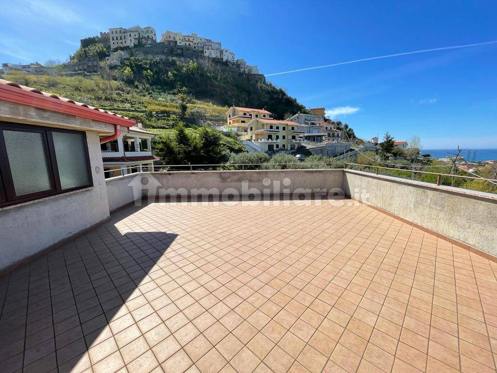 Trilocale via degli Aragonesi, Centro, Belvedere Marittimo