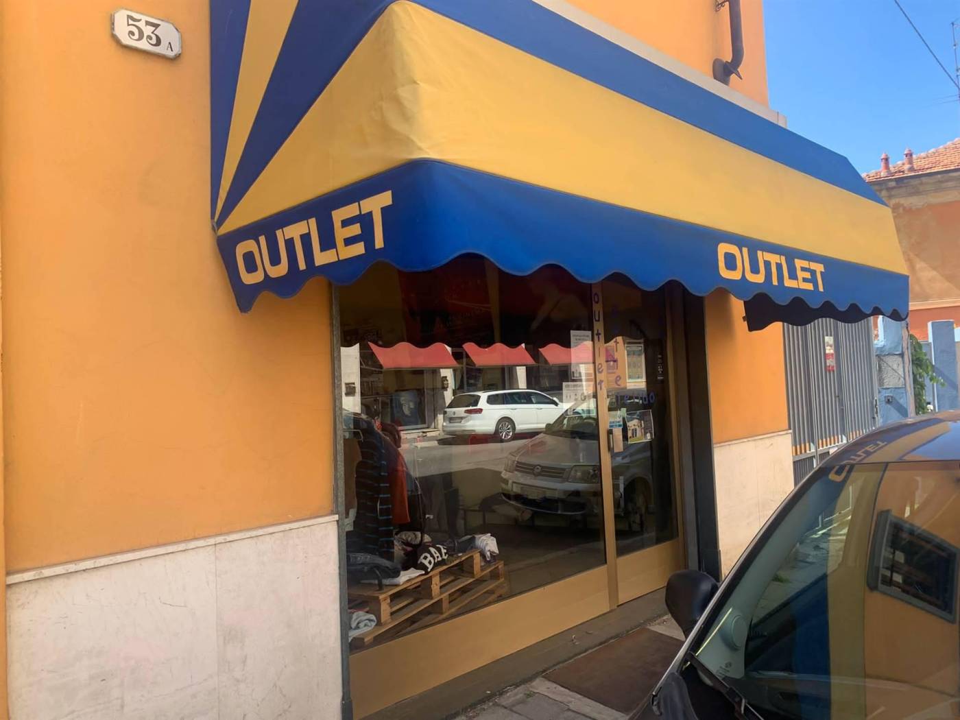 Locale commerciale in Vendita