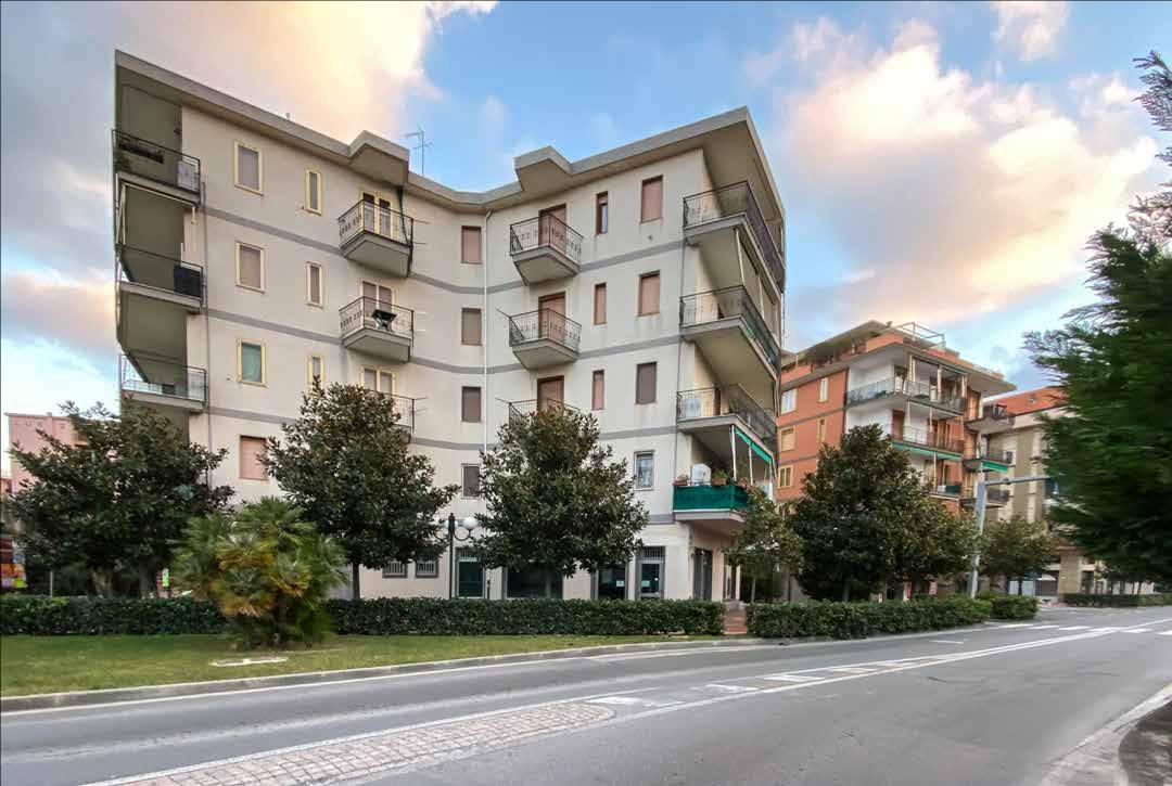 Locale commerciale in Vendita