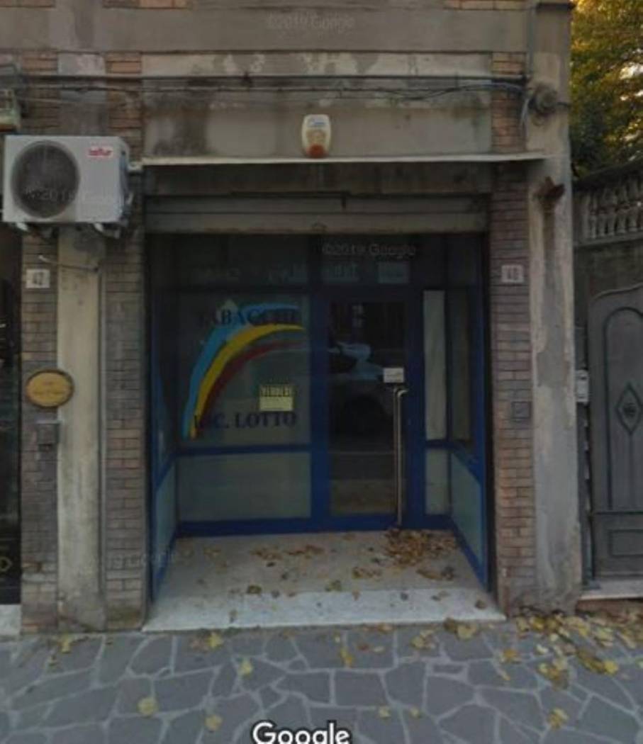 Locale commerciale in Vendita