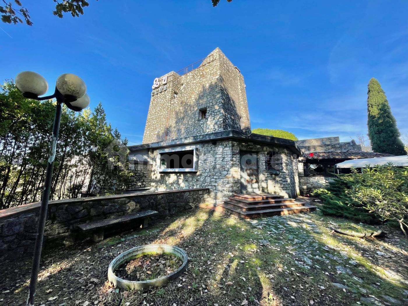 Locale commerciale in Vendita