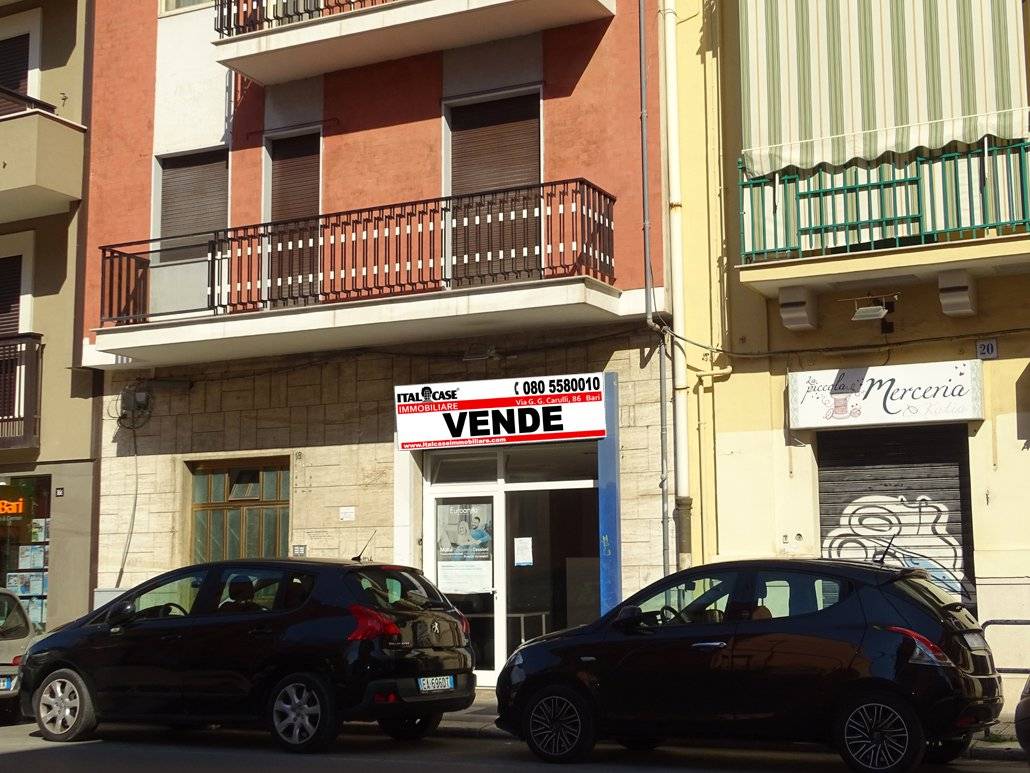 Locale commerciale in Vendita