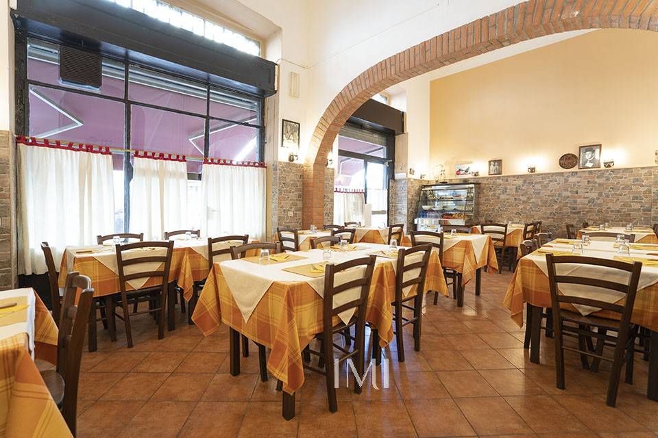 Locale commerciale in Vendita