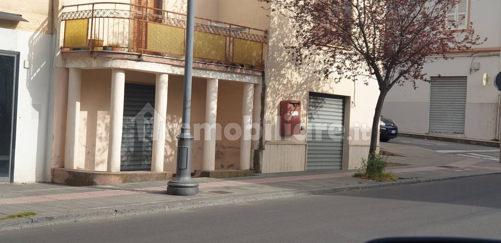 Locale commerciale in Vendita