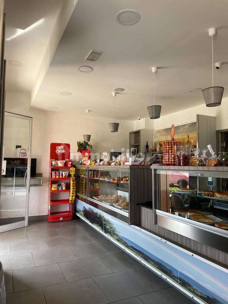 Locale commerciale in Vendita