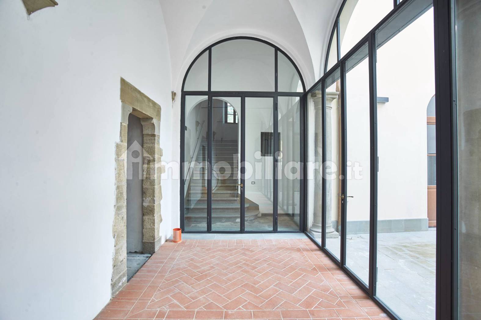 Locale commerciale in Vendita