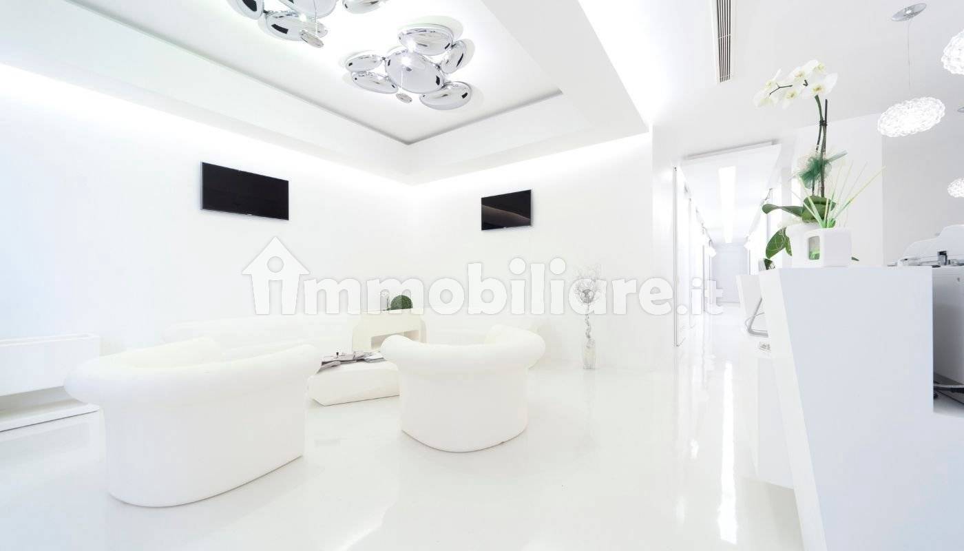 Locale commerciale in Vendita