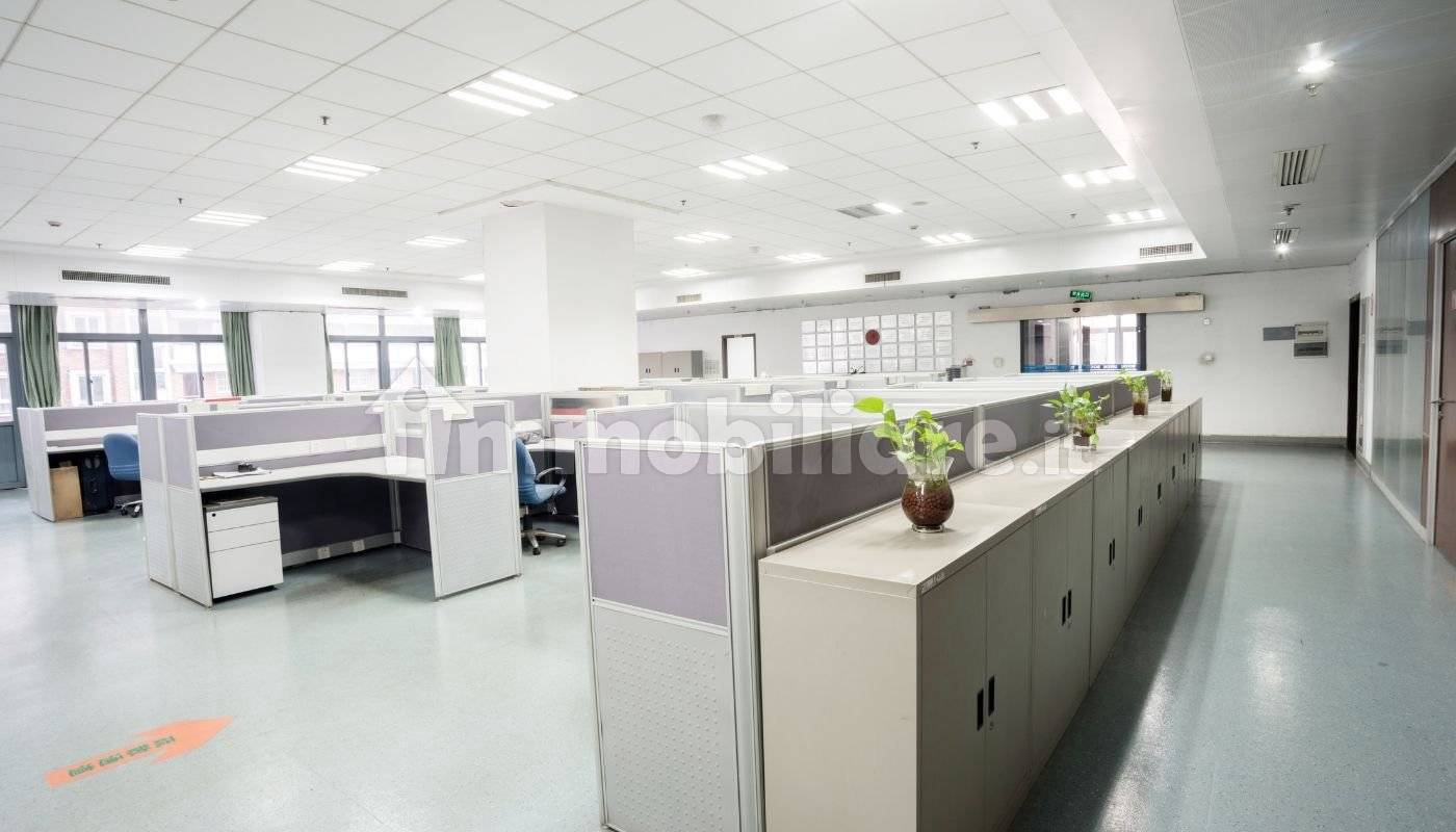 Locale commerciale in Vendita