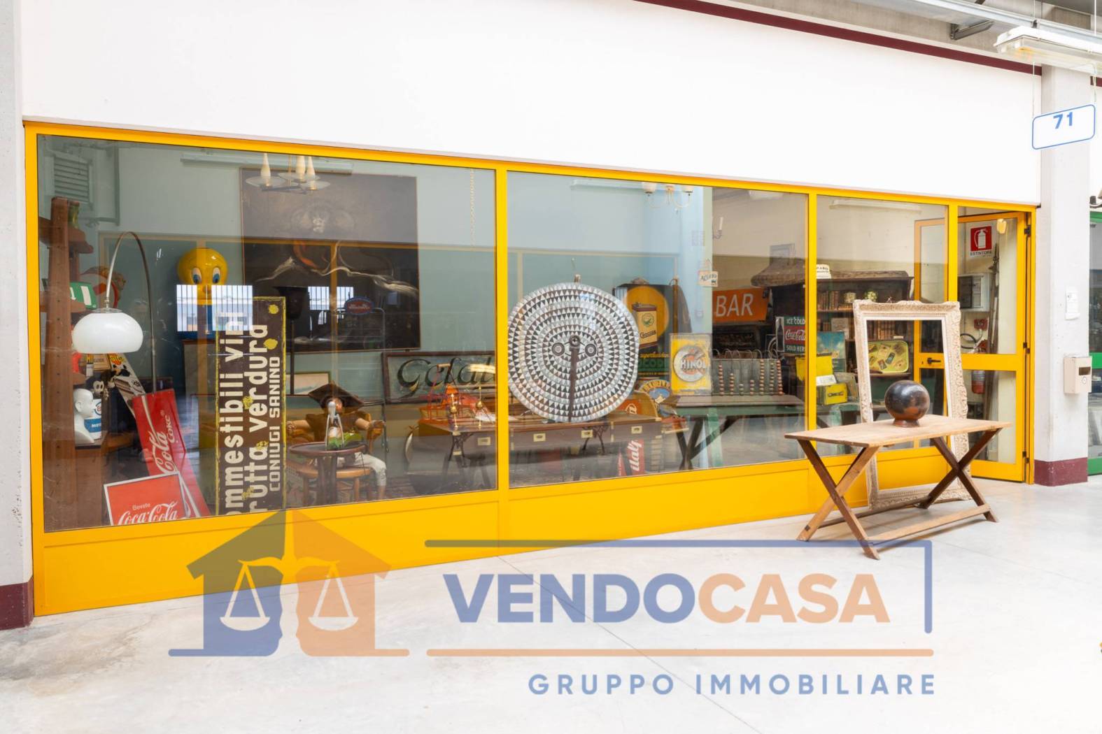 Locale commerciale con laboratorio in Vendita