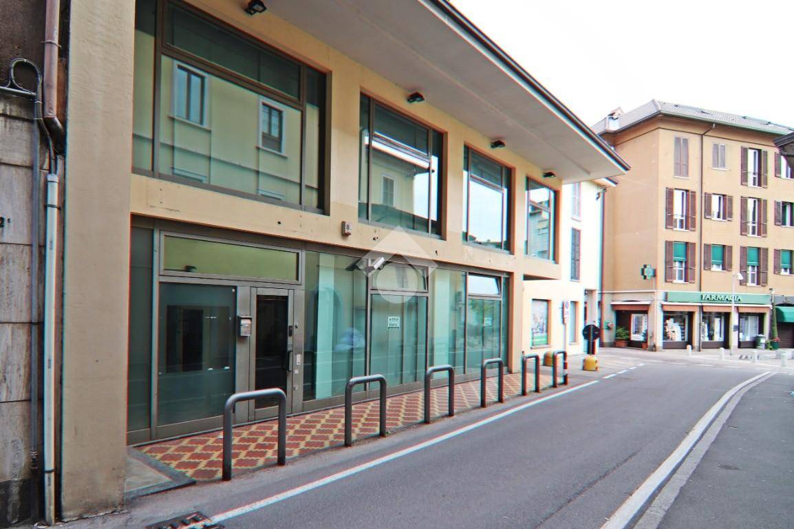 Locale commerciale in Vendita