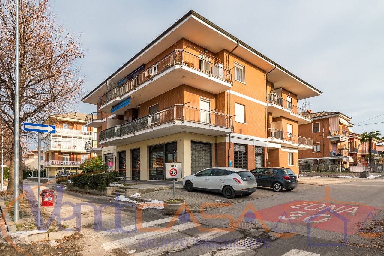 Locale commerciale in Vendita