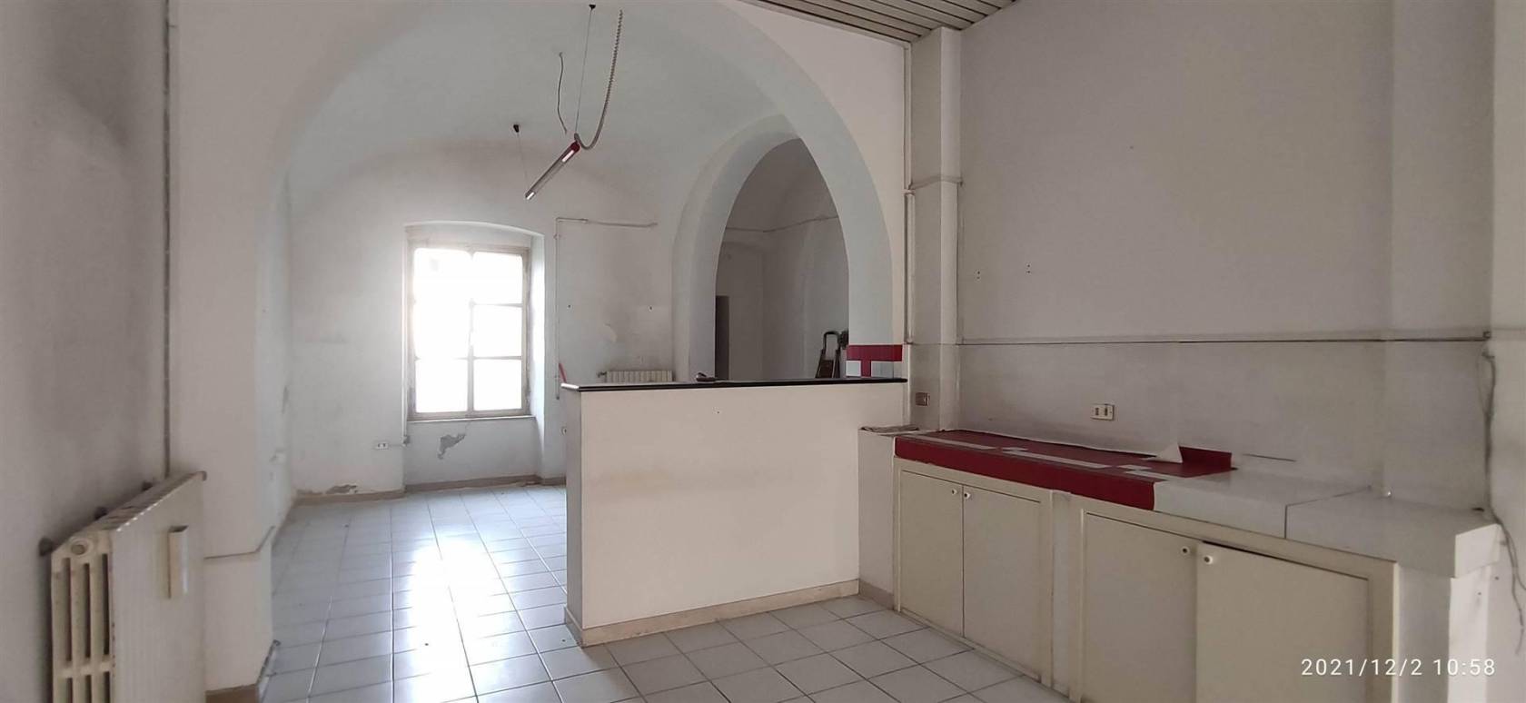 Locale commerciale con laboratorio in Vendita