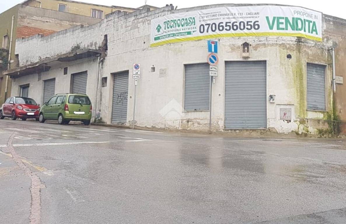 Locale commerciale in Vendita