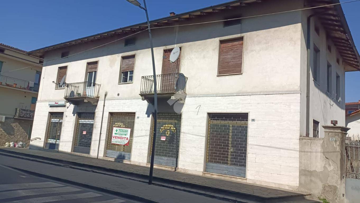 Locale commerciale in Vendita