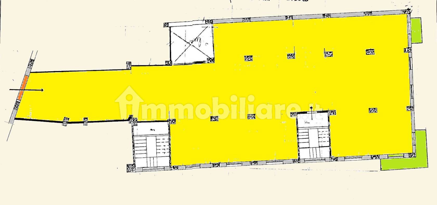Locale commerciale in Vendita