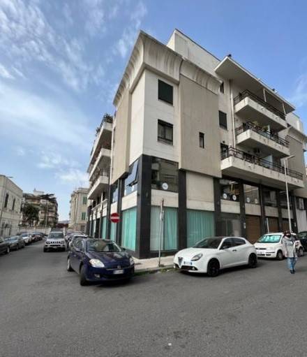 Locale commerciale in Vendita