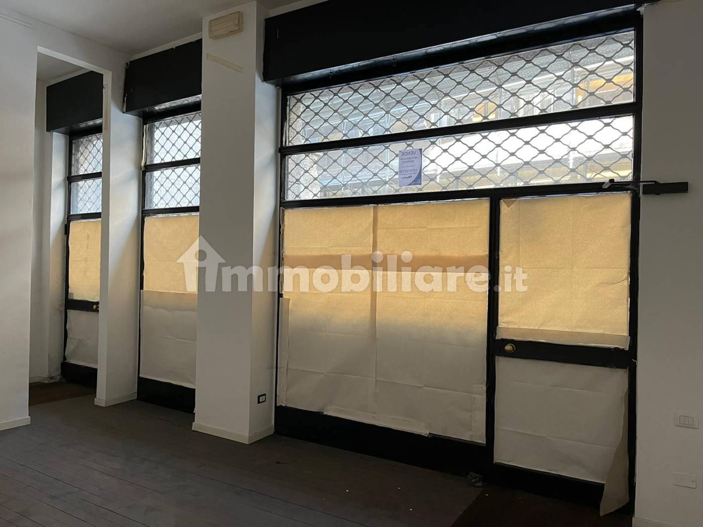 Locale commerciale in Vendita