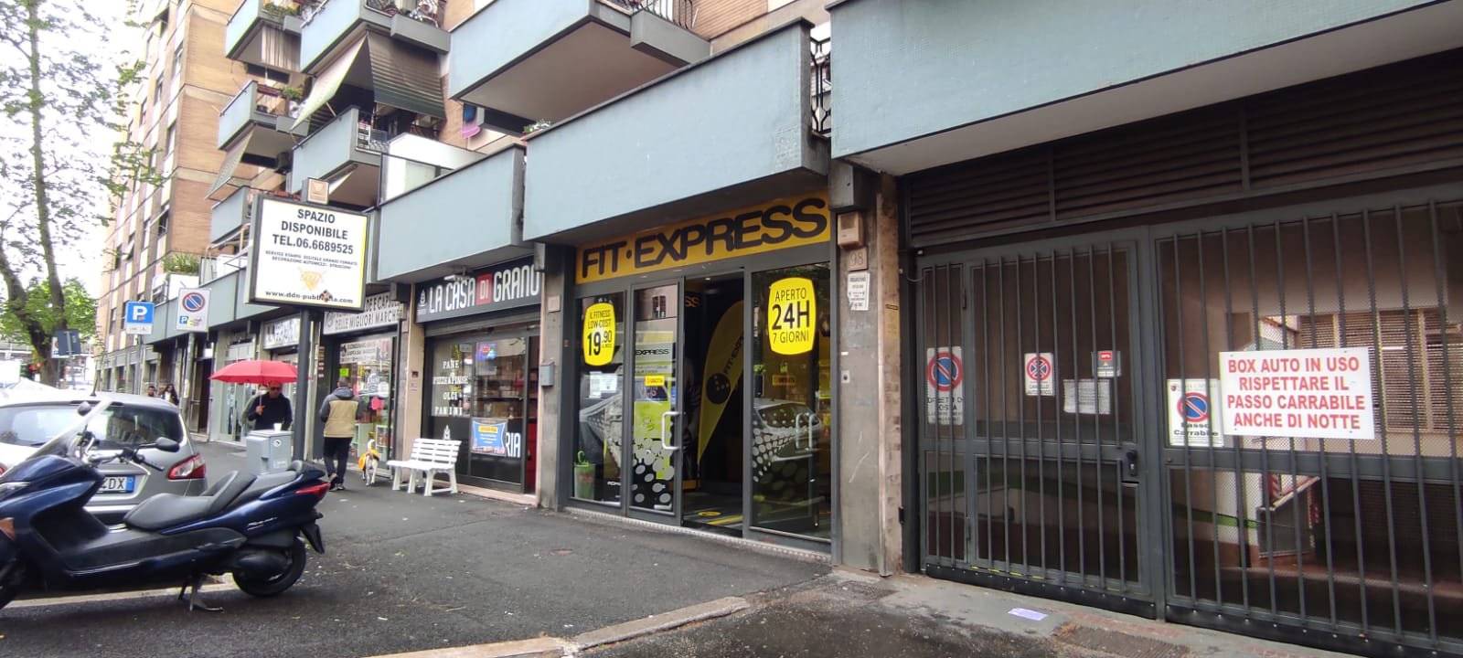 Locale commerciale in Vendita