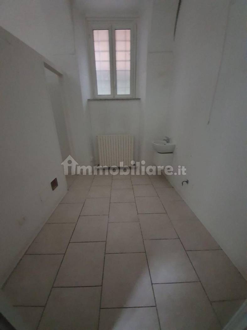 Locale commerciale in Vendita