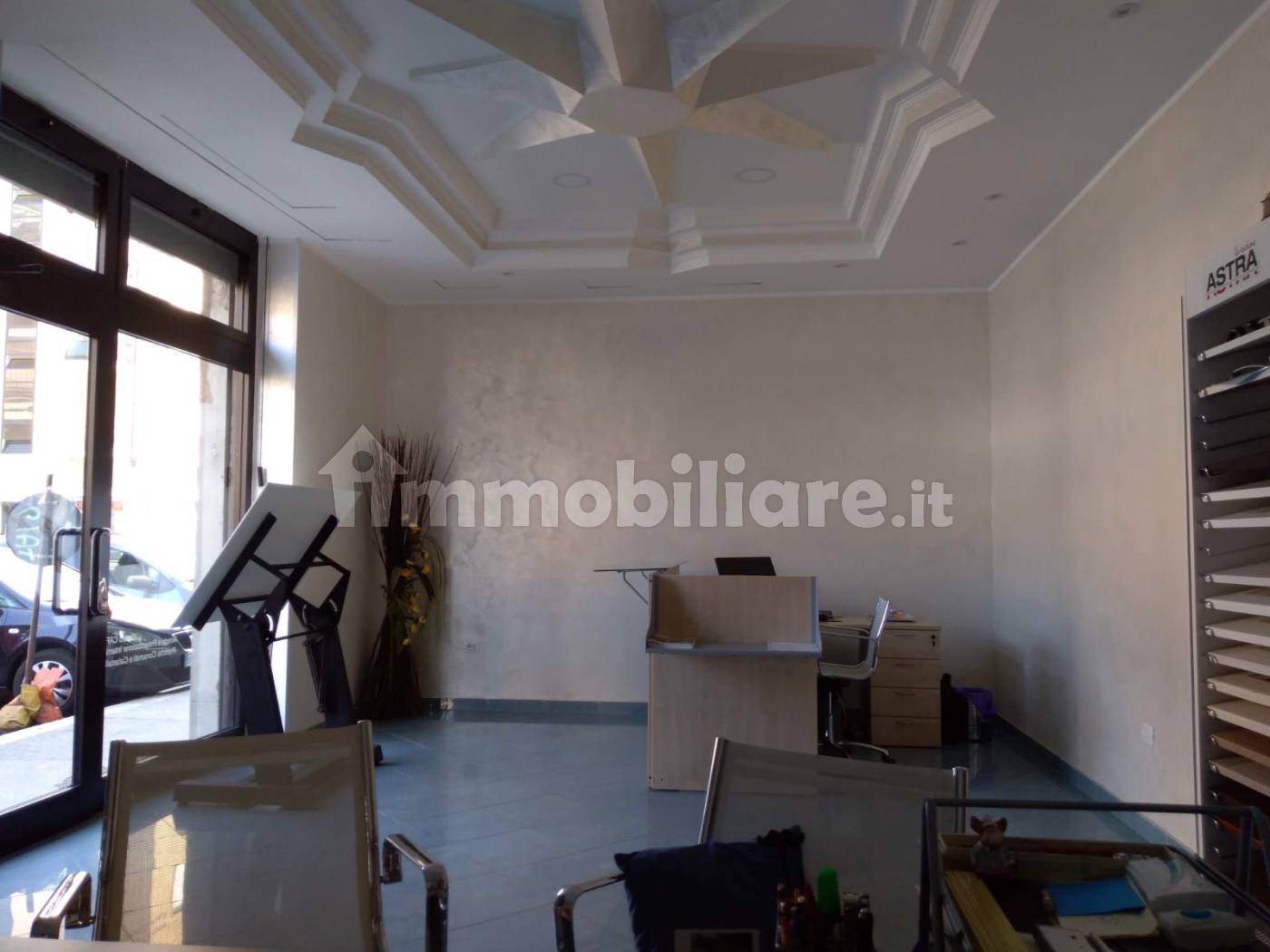 Locale commerciale in Vendita
