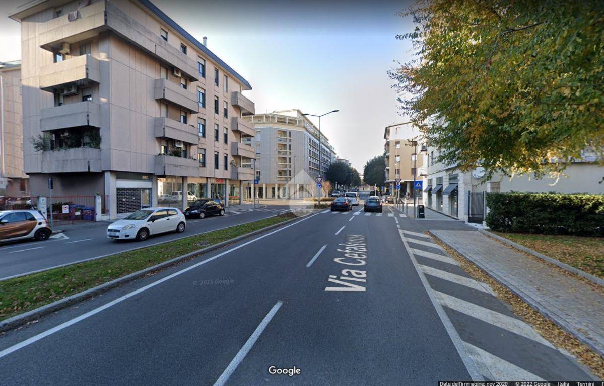 Locale commerciale in Vendita