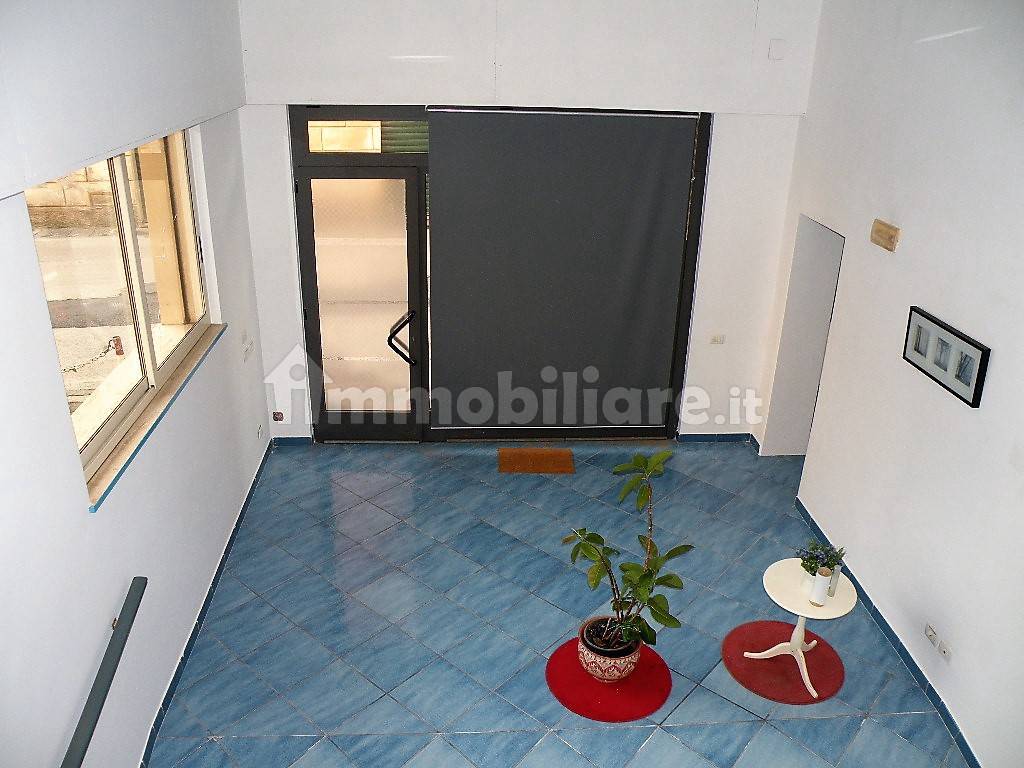 Locale commerciale in Vendita