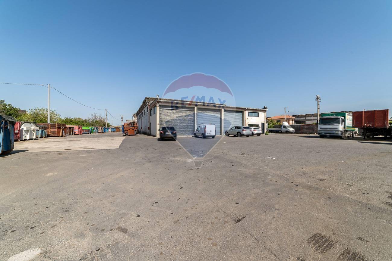 Locale commerciale in Vendita