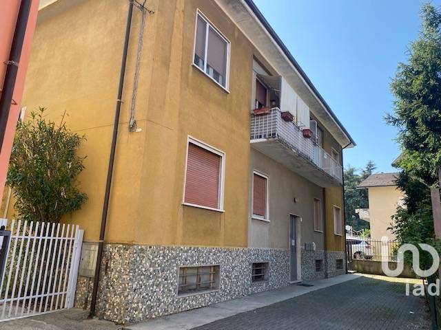 Trilocale piazza Vittorio Veneto 23, Centro, Casteggio