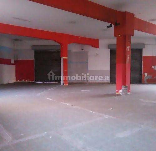 Locale commerciale in Vendita