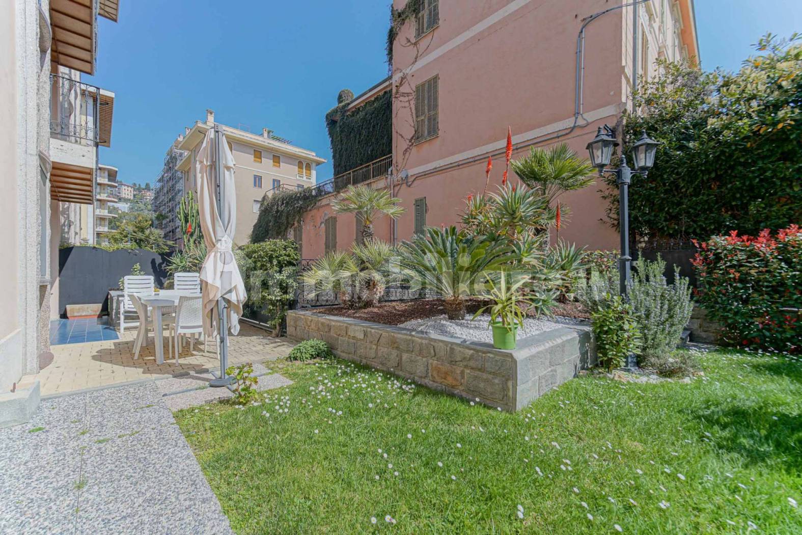 Trilocale via Roberto, Centro, Bordighera