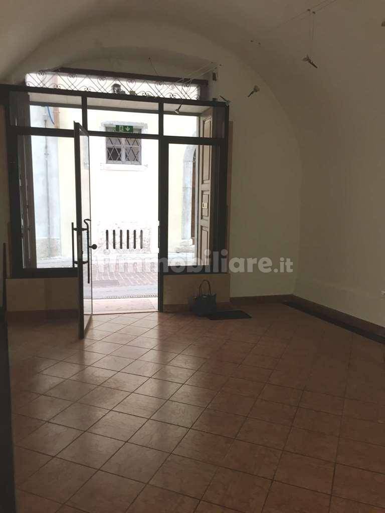 Locale commerciale in Vendita
