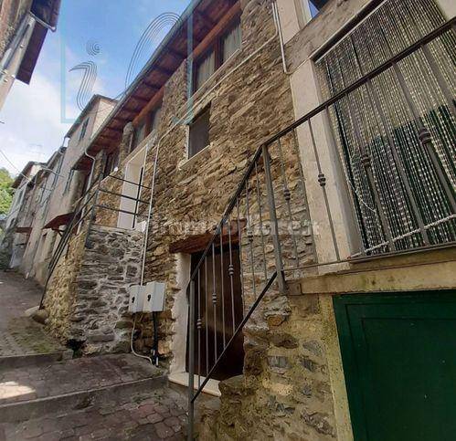 Rustico, nuovo, 100 m², Vessalico