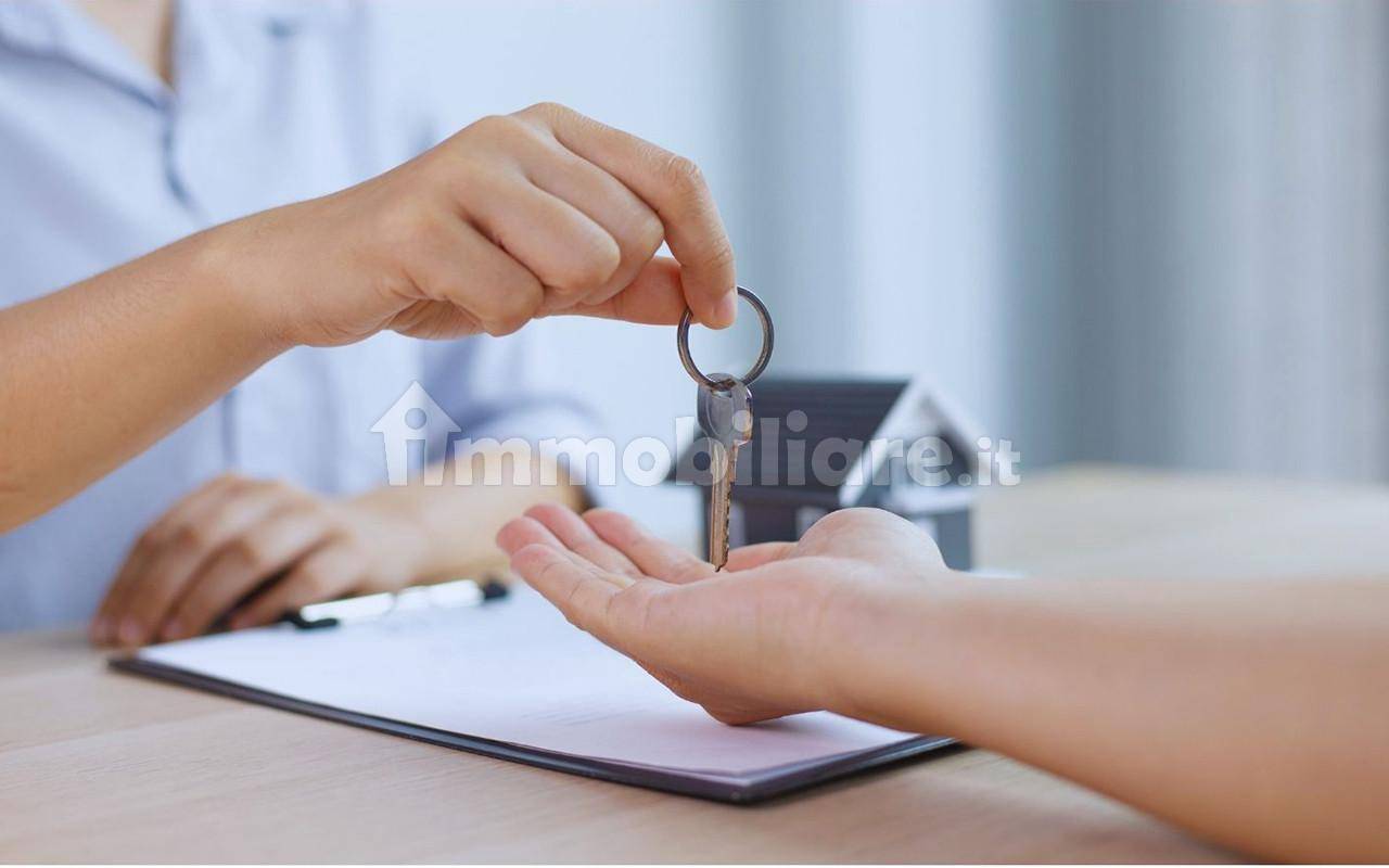 Locale commerciale in Vendita