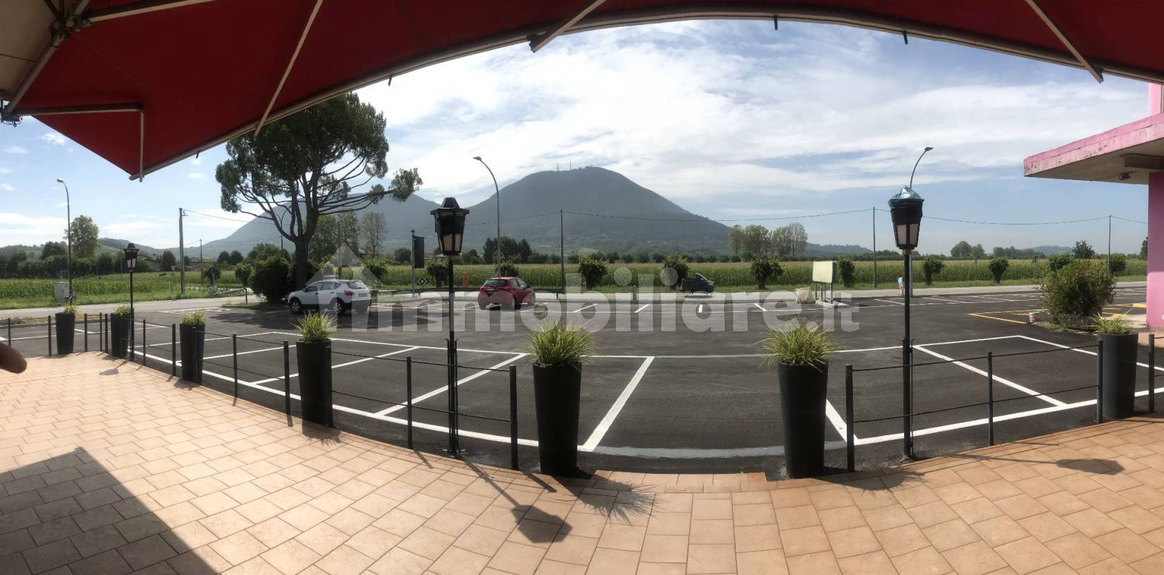 Locale commerciale in Vendita