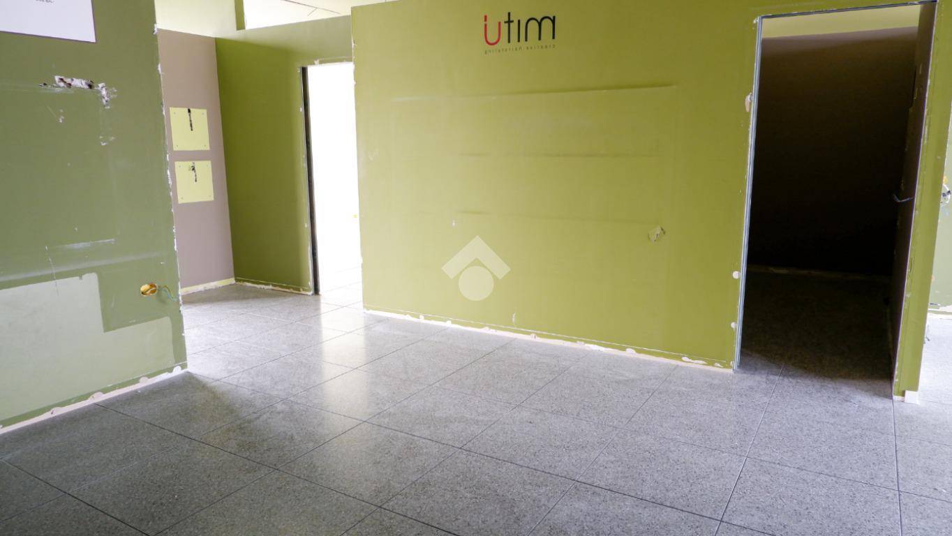 Locale commerciale in Vendita