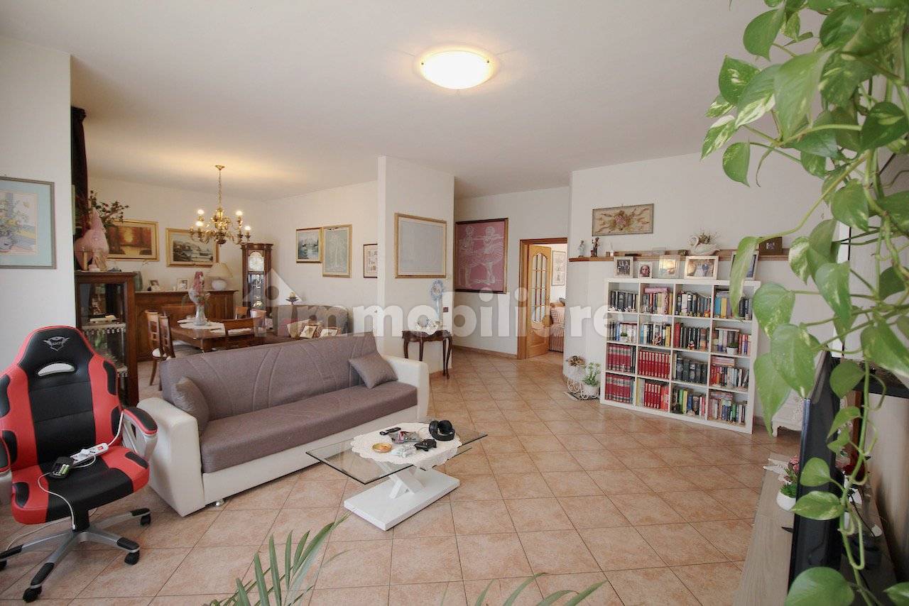 Appartamento via Cava 10, Centro, Cascina