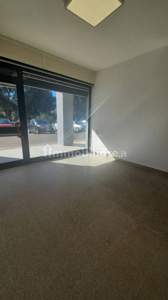 Locale commerciale in Vendita