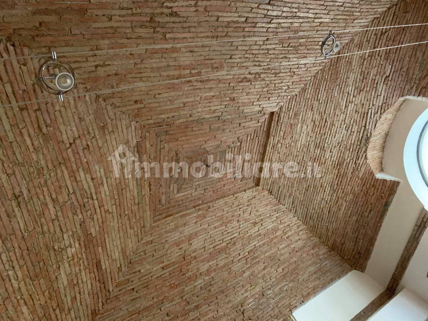 Locale commerciale in Vendita