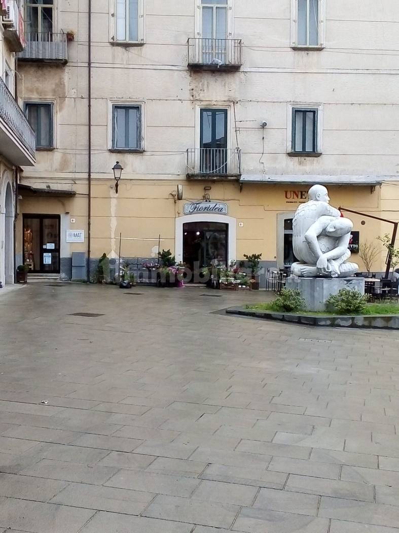 Locale commerciale in Vendita