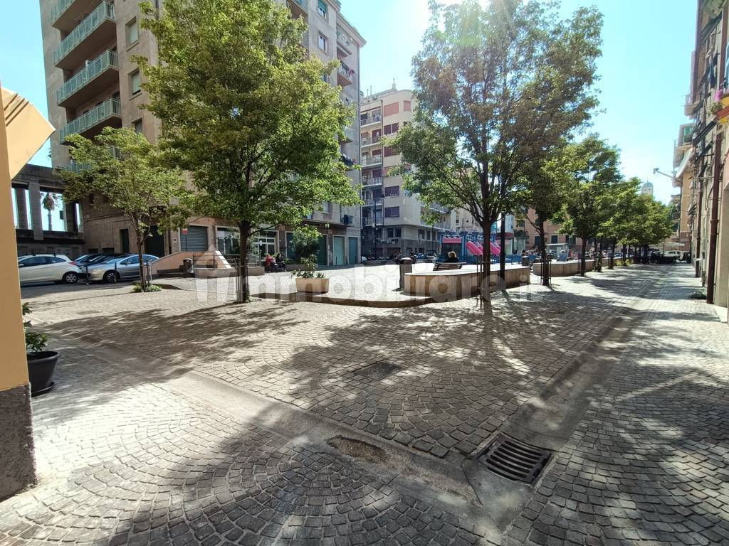 Locale commerciale in Vendita